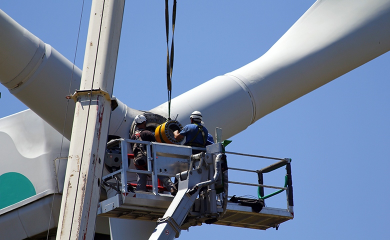 Top 4 Things to Know About Wind Energy and Working at Heights – SafeStart